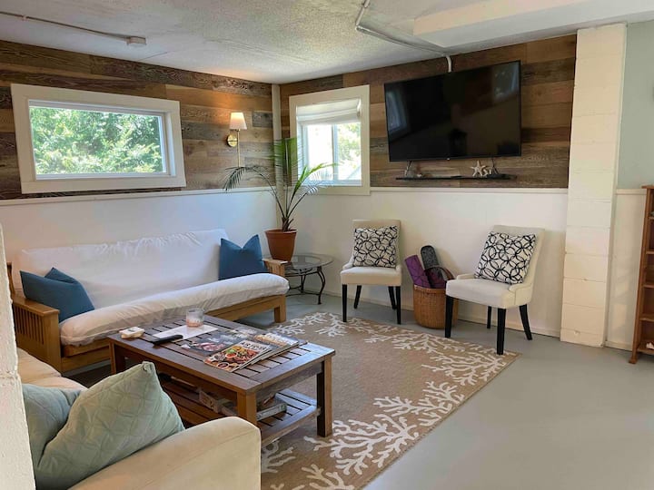 Quiet Waterfront Suite 10min To Folly & Downtown! - Charleston, SC