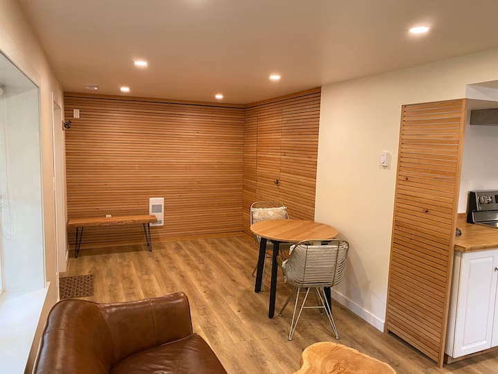 Custom Built Private Entrance Suite - Campbell River