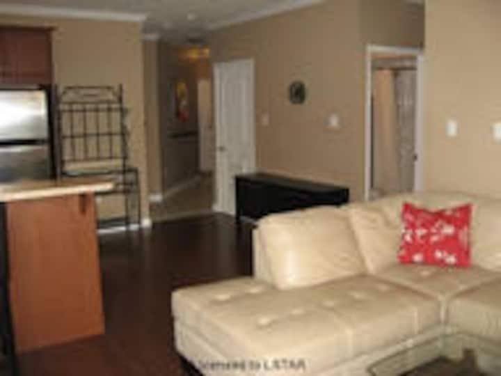 Woodfield Walk - Spacious 2bed2bath Condo Dt Ldn - London, ON, Canada