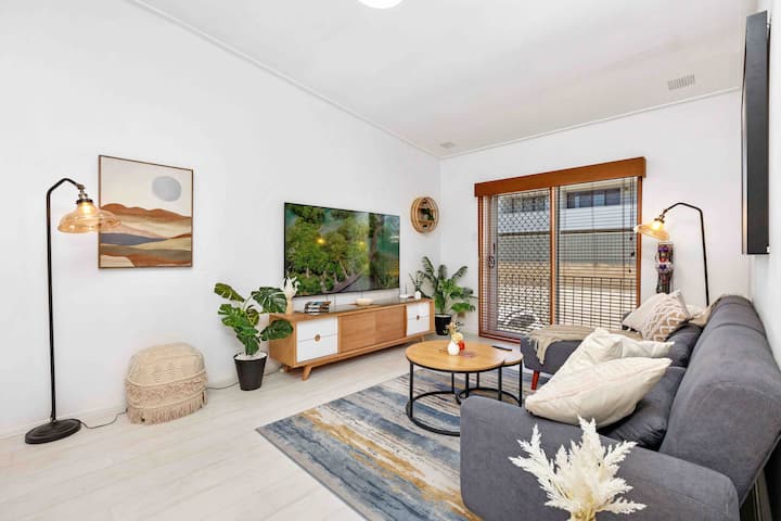 Pearl Poolside Paradise - Scarborough Coastal Gem! - Perth