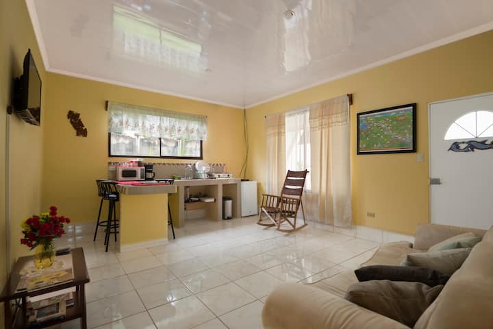 Private Home Pink - La Fortuna