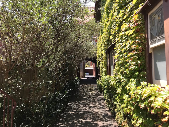 Heritage Safe Haven Opposite St Kilda Beach - Melbourne