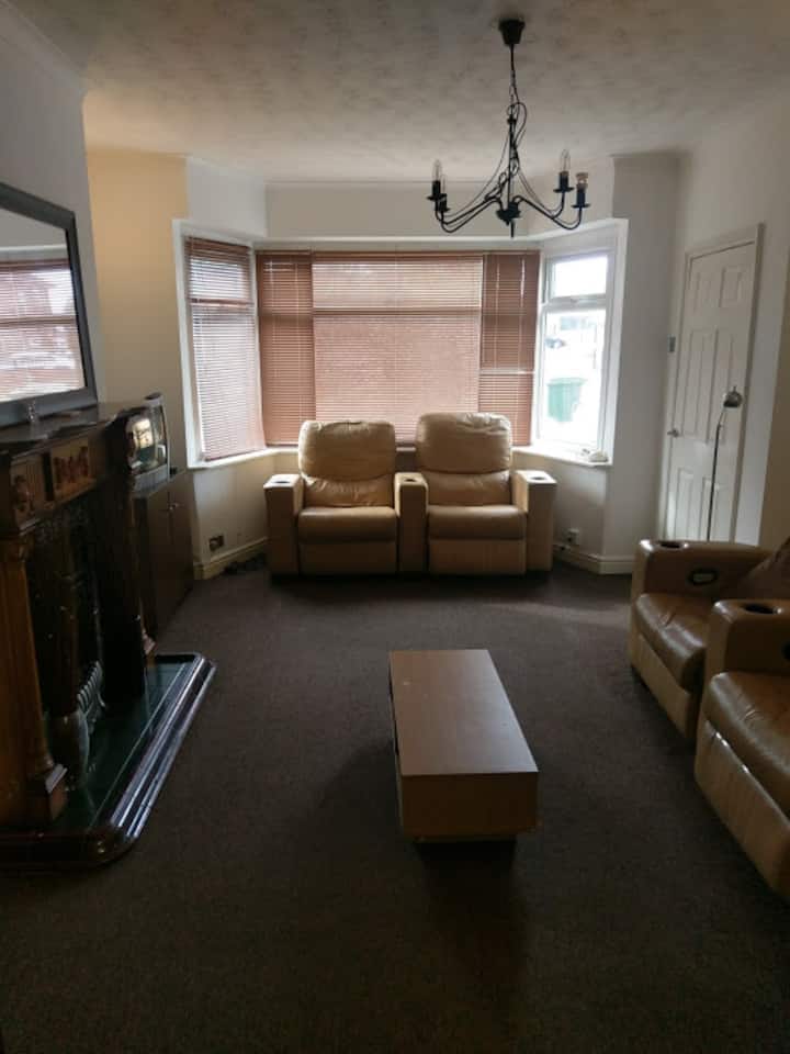 4 Bed Serviced House, Hessle, Weekly Clean. - Kingston upon Hull