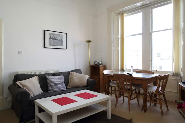 Lovely Old Town Flat, Close To Castle & Princes St - エディンバラ