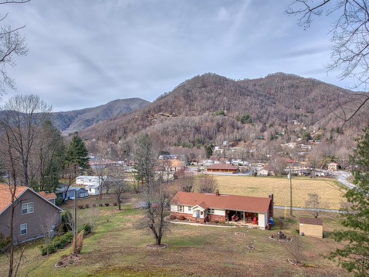 Maggie Valley Mountain View Suite & Spa - Maggie Valley, NC