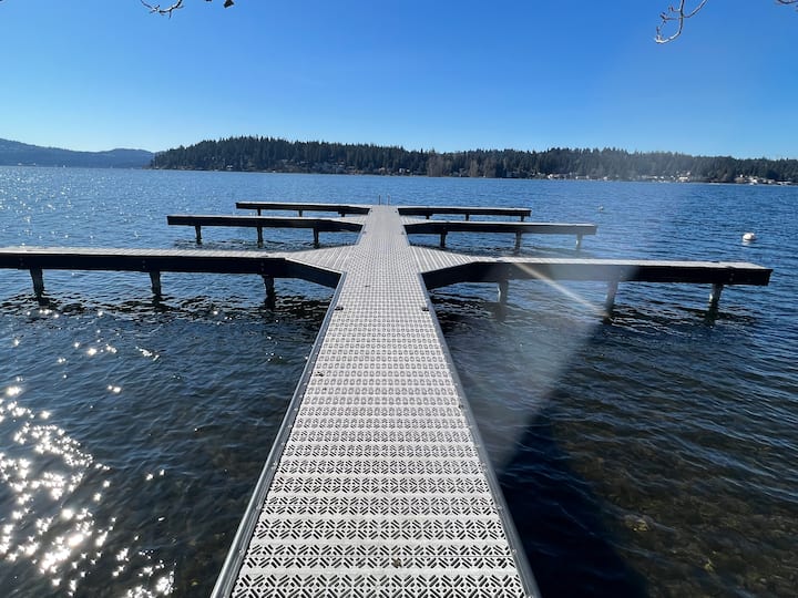 Lake View Getaway With Beach/dock Access - Redmond, WA