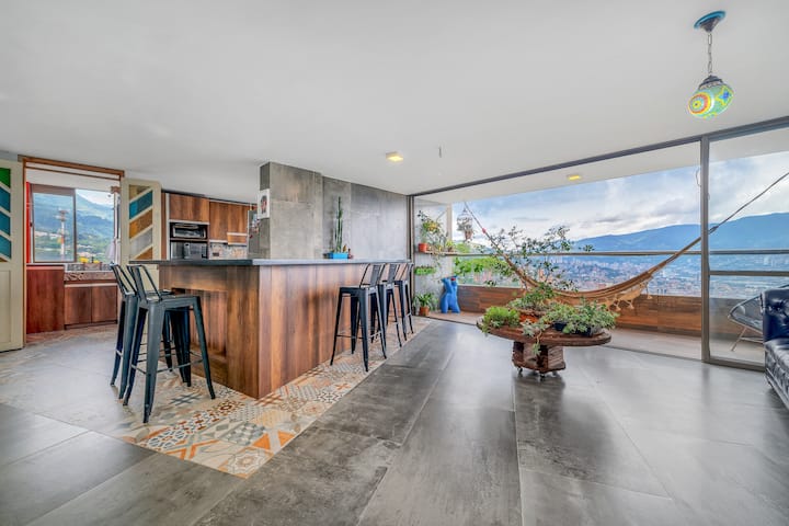Design Award 2 Story Flat, Amazing Views, Zen Deco - Medellín