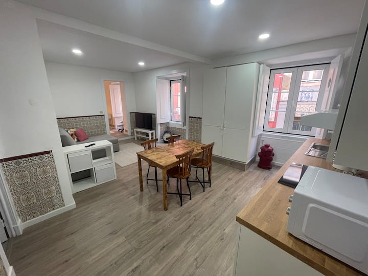 Cozy House In Bairro Alto In A Great Location -
