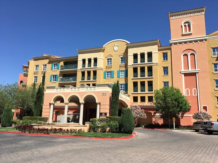 2bd, 2ba High End View Condo - Lake Las Vegas - Henderson