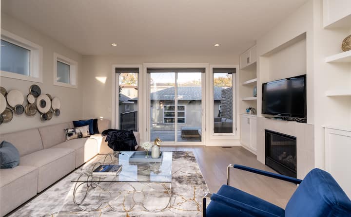 3 Br Duplex - Near Downtown And Attractions - Calgary