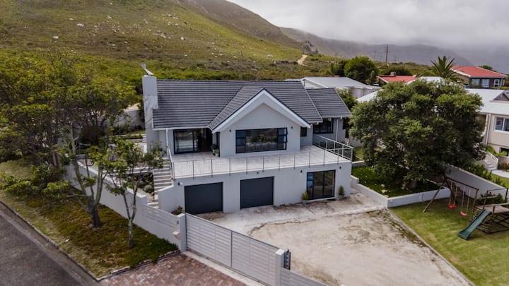 Regent House - Solar & Inverter, No Loadshedding - Hermanus