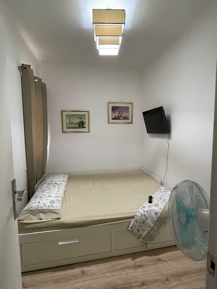 Precioso Cuarto Acogedor Con Servicios - Barcelona
