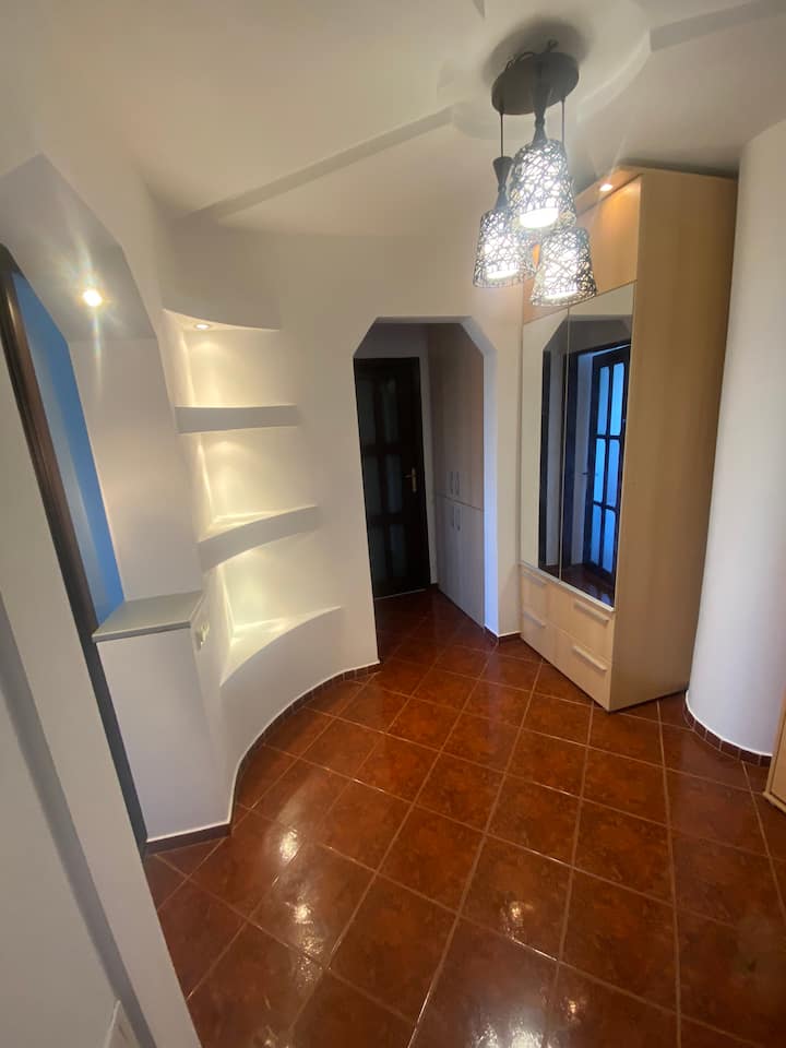 Beautiful,unique,cozy Home Sleeps Up To 4! - Ploiești