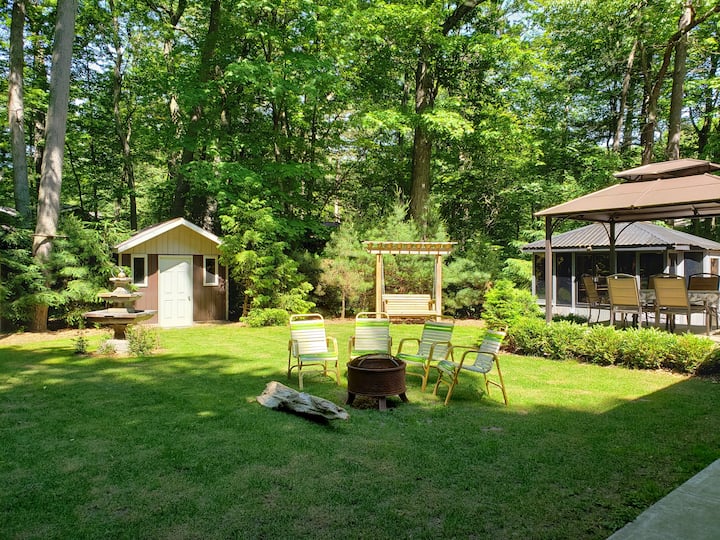 Grand Bend/ Southcott Pines Getaway - Grand Bend