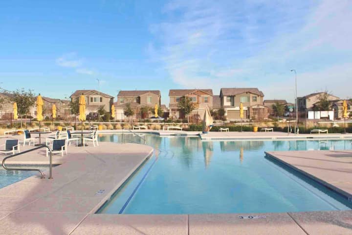 Secluded Phoenix Stay W/community Pool, Bbq Area - Avondale