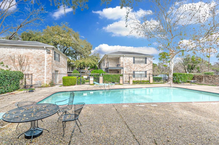Cozy & Stylish Condo In A Classic Complex –Perfect - Houston, TX