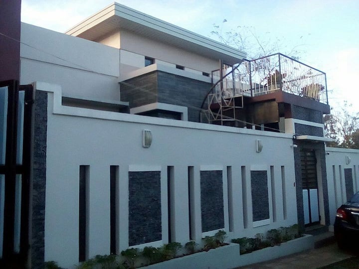 Hidden Gem Getaway W/hot Tub & Fully Aircondioned - Philippines