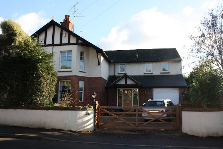 4 Bedroom Family Home With Pool - Henley-on-Thames