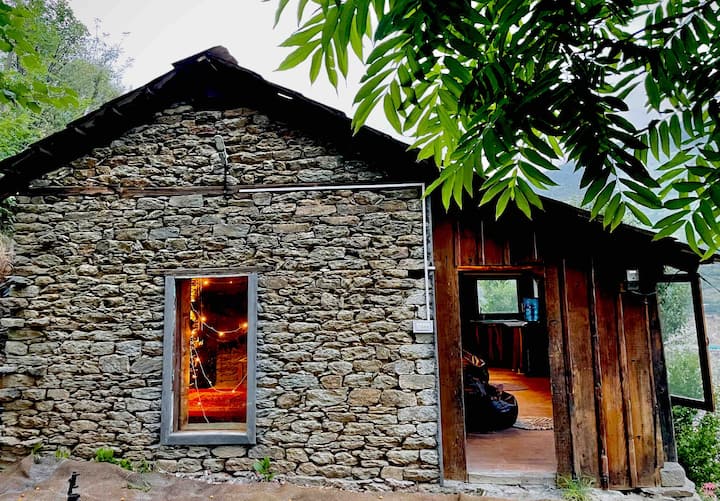Kanwars Cottage With Kitchenette, Study & Attic - Kullu