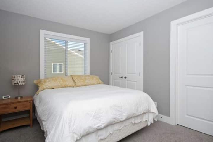 Rancher's Rise In Air Ranch - Okotoks