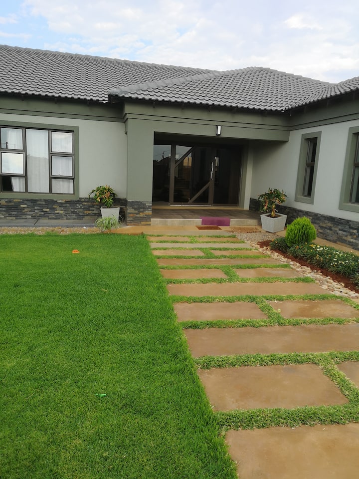 A Warm Home,kids And Disability Friendly. - Taung