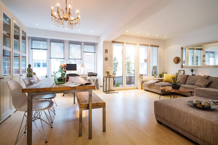 Very Cool And Cozy Apartment In Central Area - Düsseldorf
