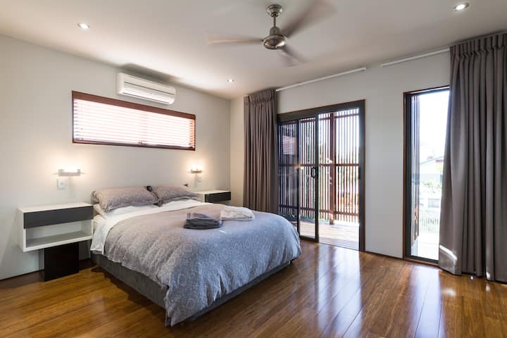Luxury Top Level Townhouse West End - Salisbury
