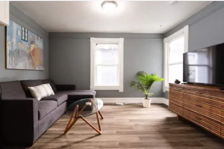 Lovely 4 Bedroom Home With A Patio - Berkeley, CA