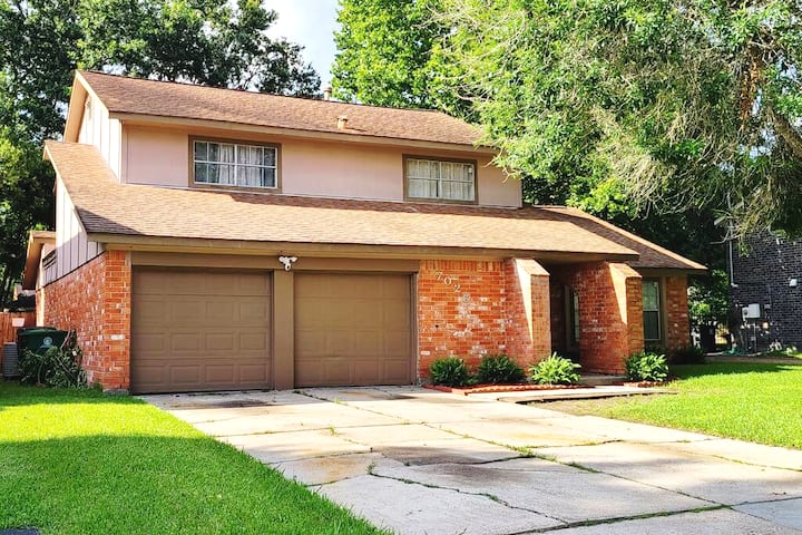 Castleview Haven 5br/2.5b 5beds - Fresno, TX
