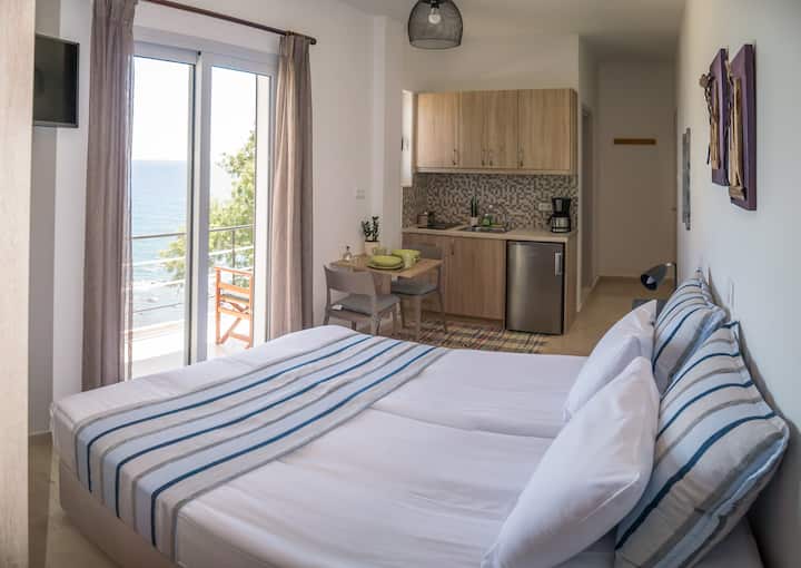 Cozy Penthouse Studio With Amazing Sea View. - Plakias