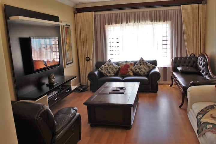 Seven On Essex Guesthouse, Pvt 2br, 1ba - East London