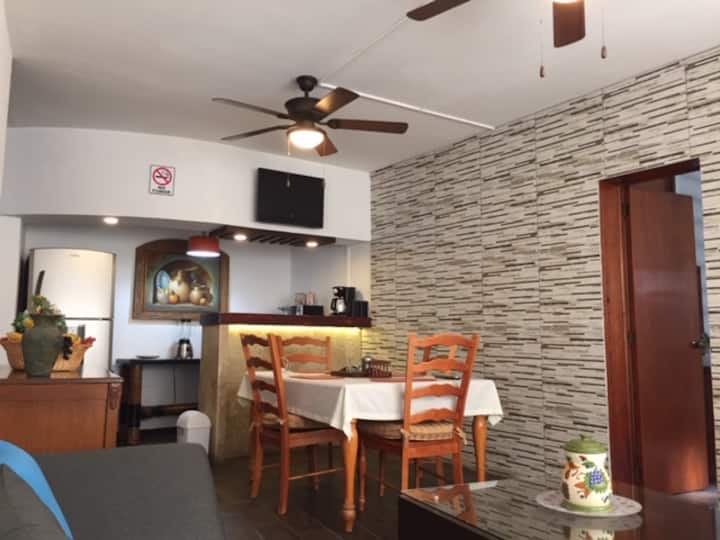 Suite Minerva Amplia Y Segura En Planta Baja. - Guadalajara, México