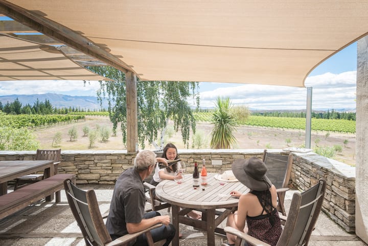 Grey Ridge Vineyard Suite: Wines-vines-luxury. - Alexandra