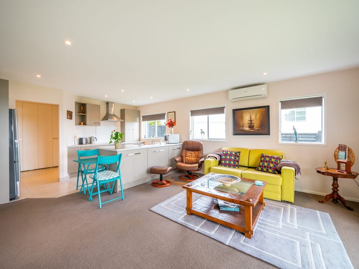 Browns Bay/waiake With Great Sea Views. - Auckland