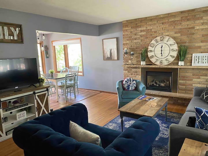 Inviting Farmhouse In The Twins Cities. - Bloomington, MN