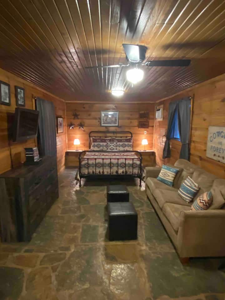 The “Cowboy Hideaway” - Lewisburg, TN