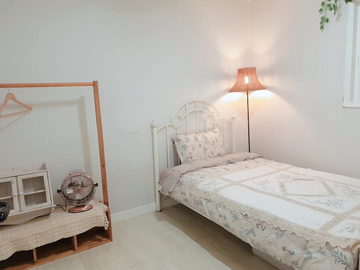Antique House*3rooms부산대학 쇼핑 중심가 대중교통 5초거리 - Busán