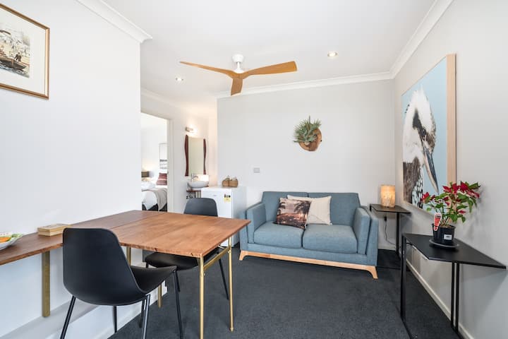 Madsen Retreat Whole First Floor Suite - Penguin