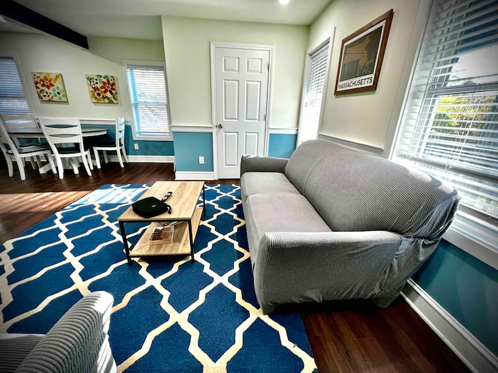 Beautifully Renovated 3 Bedroom Townhome W/parking - Rutland, MA