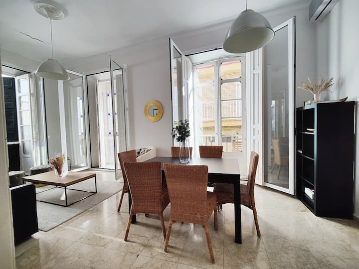 Lovely 6 Balconies Apartment In The Old Town - Málaga