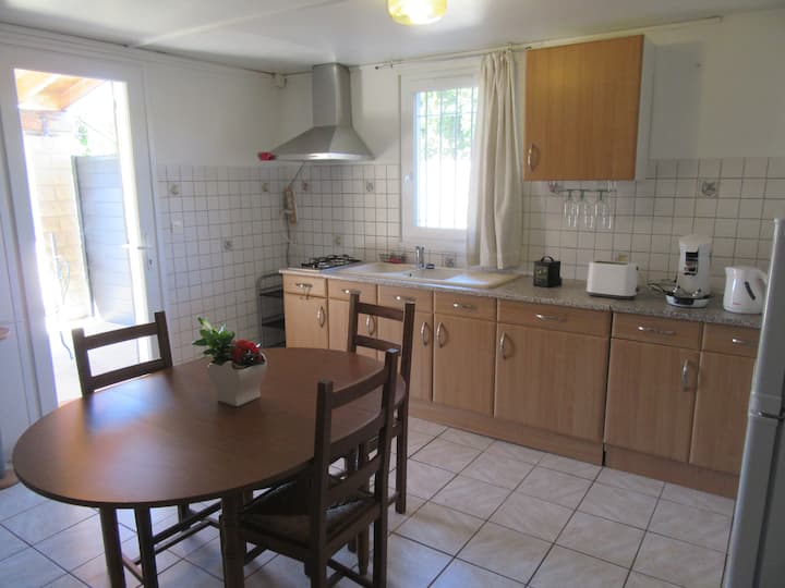 Petit Logement Au Coeur De La Vallée  Du Rhône. - Sauveterre