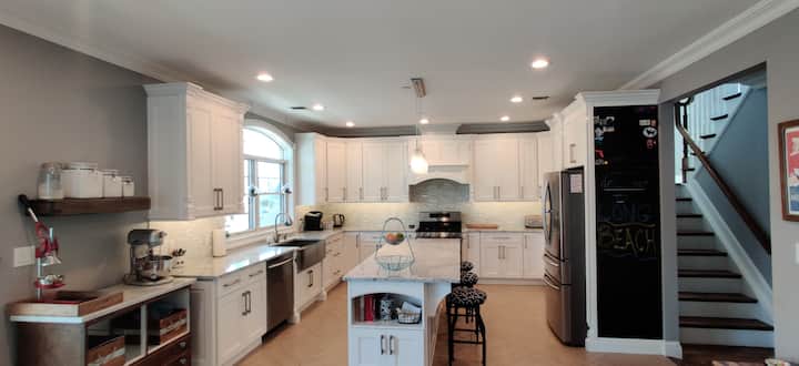 Long Beach House Walking Distance To The Beach - Long Beach, NY