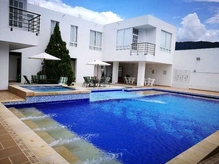 Casa Quinta Privada 45 Huéspedes Súper Cómoda - Sasaima