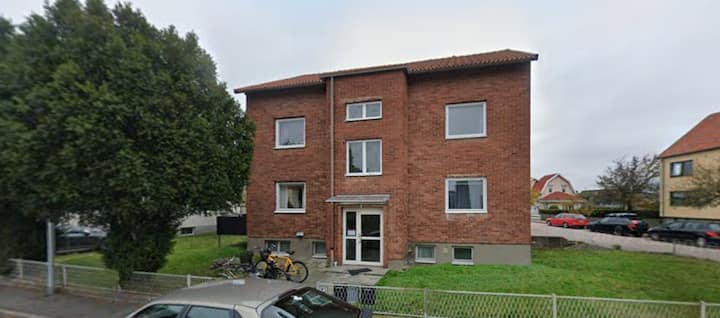 Centralt, Privat Rum Med Lås, I Lugnt Område - Halmstad