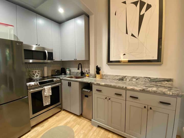 Ultra Comfy Modern In The Center Of The South End - Boston, MA