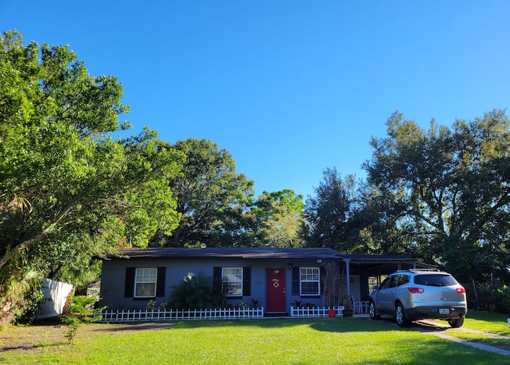 Cozy, Clean And Cute Entire Guest Suite. - Orlando, FL