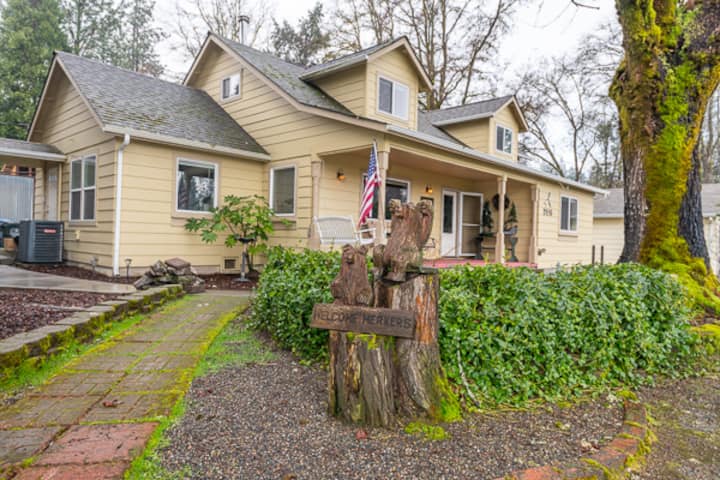 R-dawg Ranch Iii - "Country Living Close To Town." - Grants Pass, OR