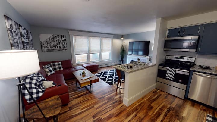 Chic 1 Bd Hideaway | Prime Location Near Stadium - Green Bay, WI
