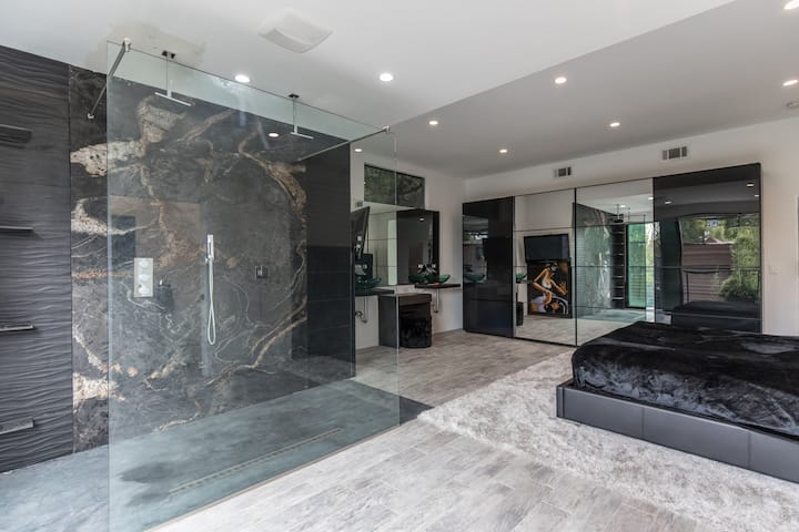 Hollista - West Hollywood, CA