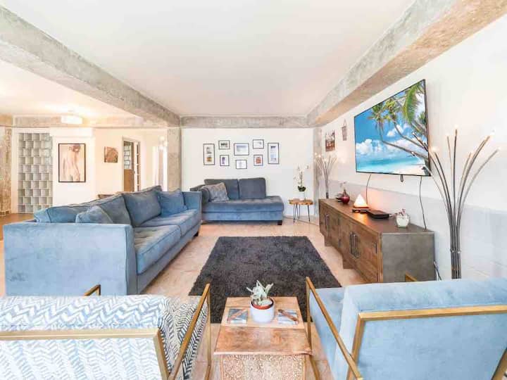Entire Penthouse Mid Waikiki Beach 5 Min Walk - Honolulu
